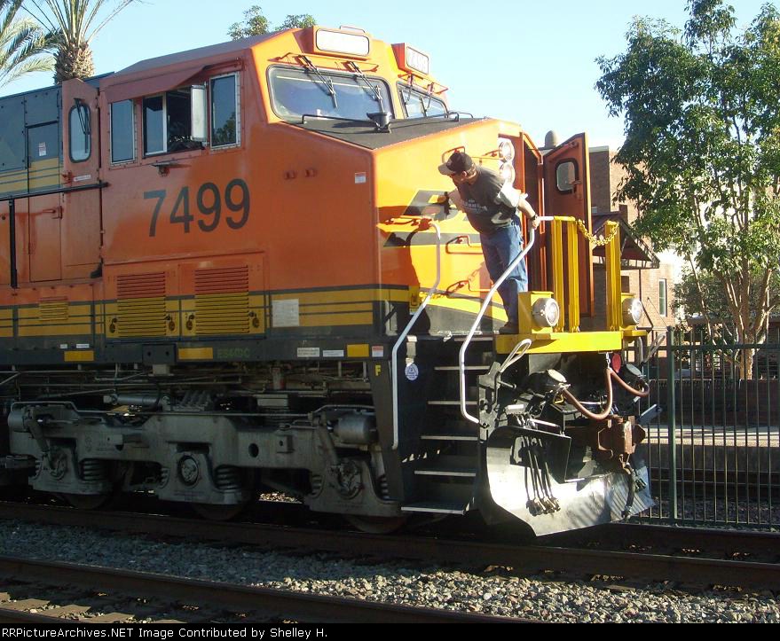 People coming in and out of BNSF 7499